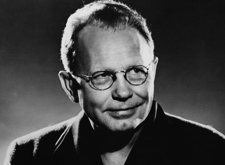 Description Of The Iconic American Gothic: A Masterpiece By Grant Wood ...